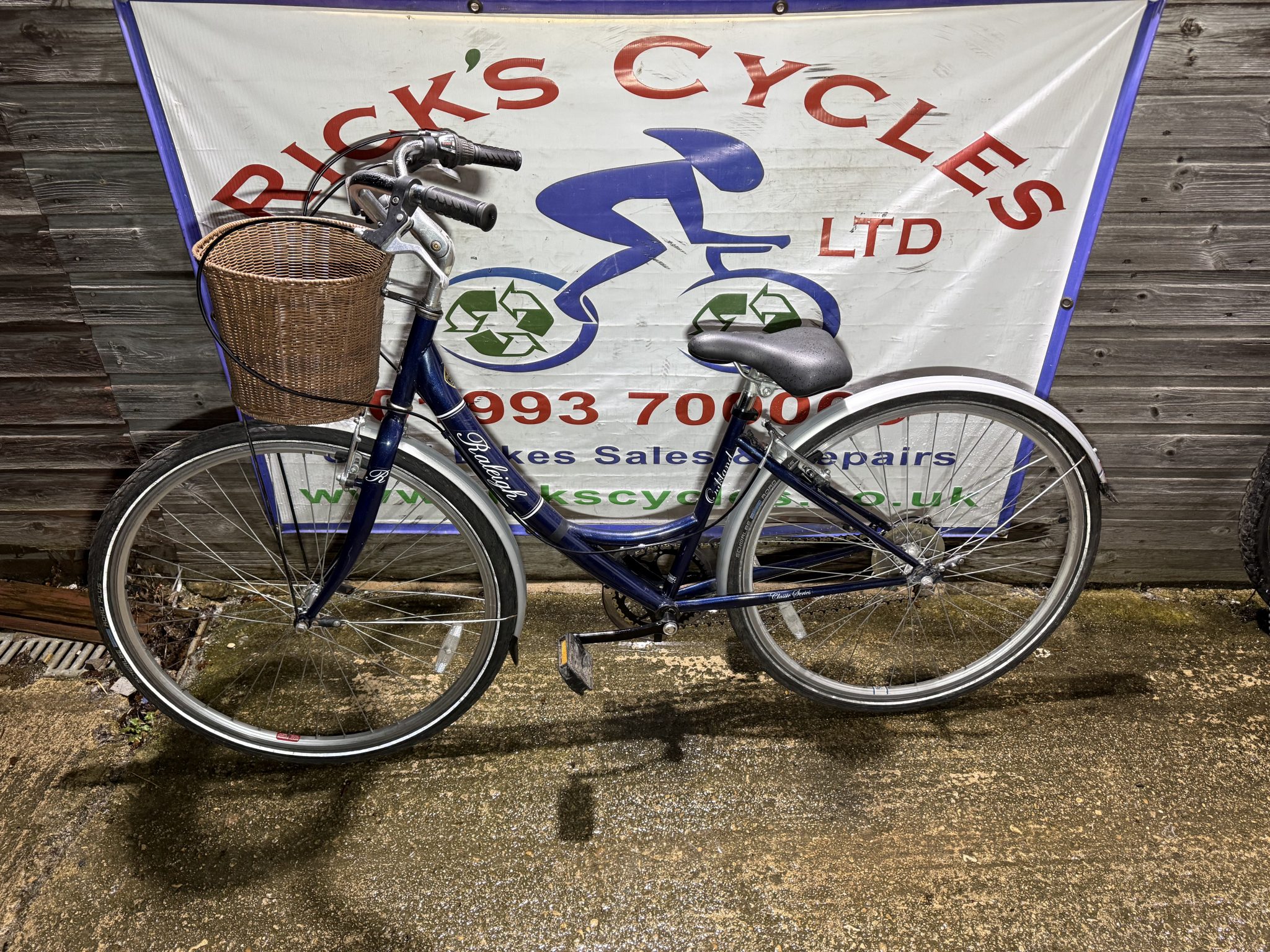 Raleigh Oakland 16” Frame Ladies Town Bike. £125. Serviced. – Rick's Cycles